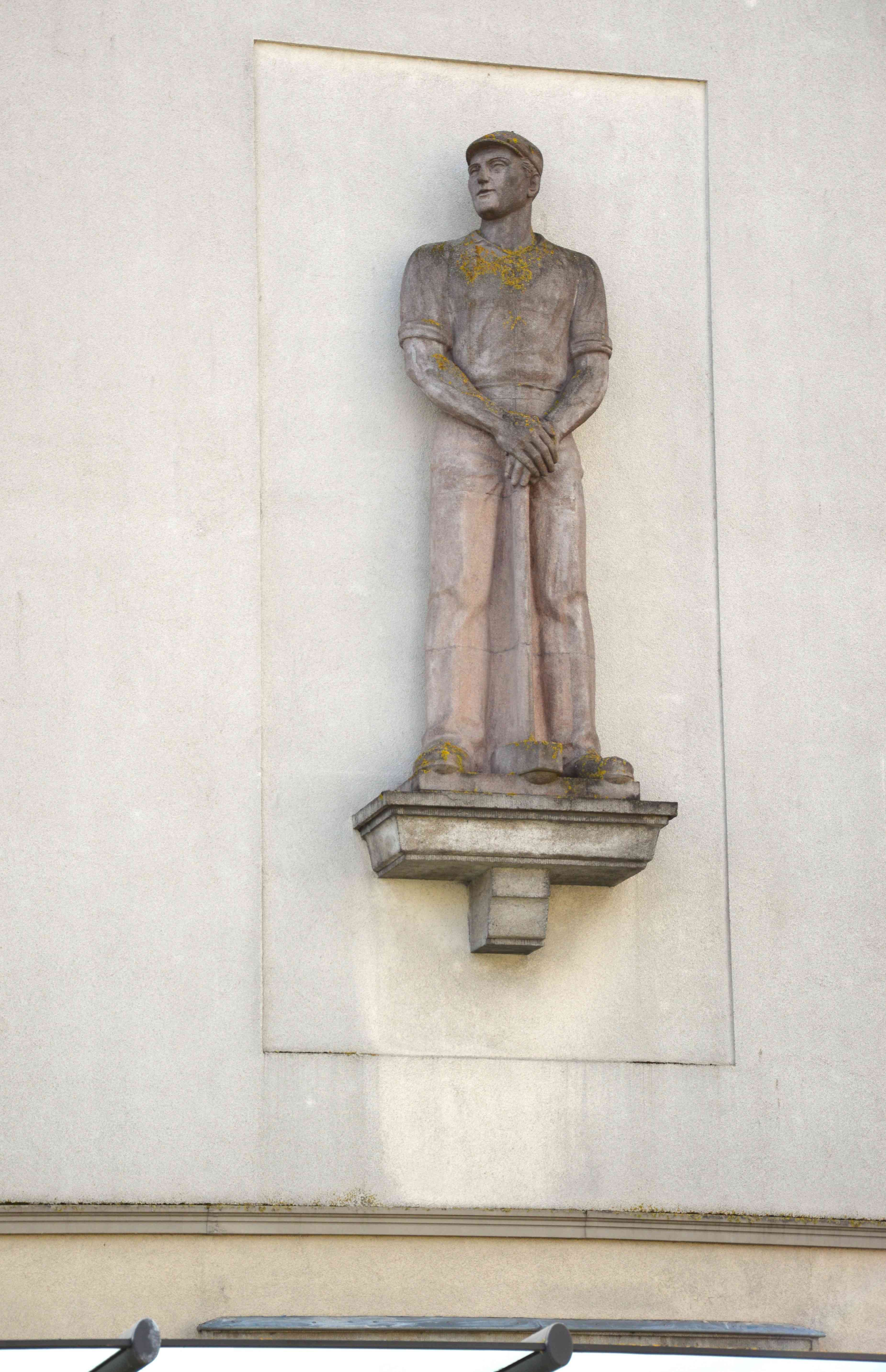 Arbeiterstandbild, um 1960 – Das Sein bestimmt das Bewußtsein. (Karl ...